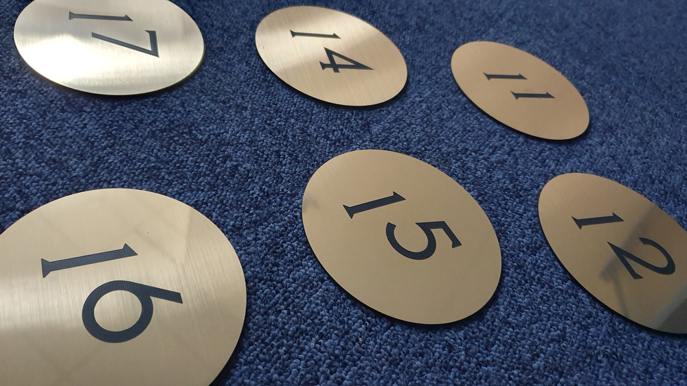 Dilophane gravé aspect doré